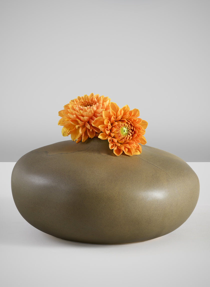 7in Wide Atelier Nature Tan Short Ceramic Vase – Jamali Garden